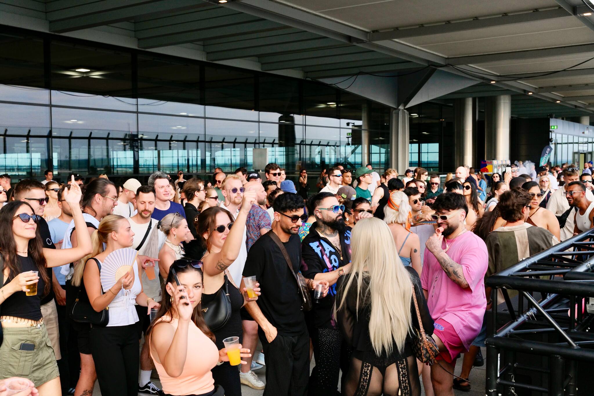 Hawa Open Air am BER: Veranstalter planen 2026 wieder Rave am Flughafen ...