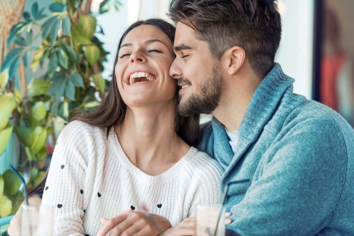 11 Traits All Women In Long & Loving Relationships Possess