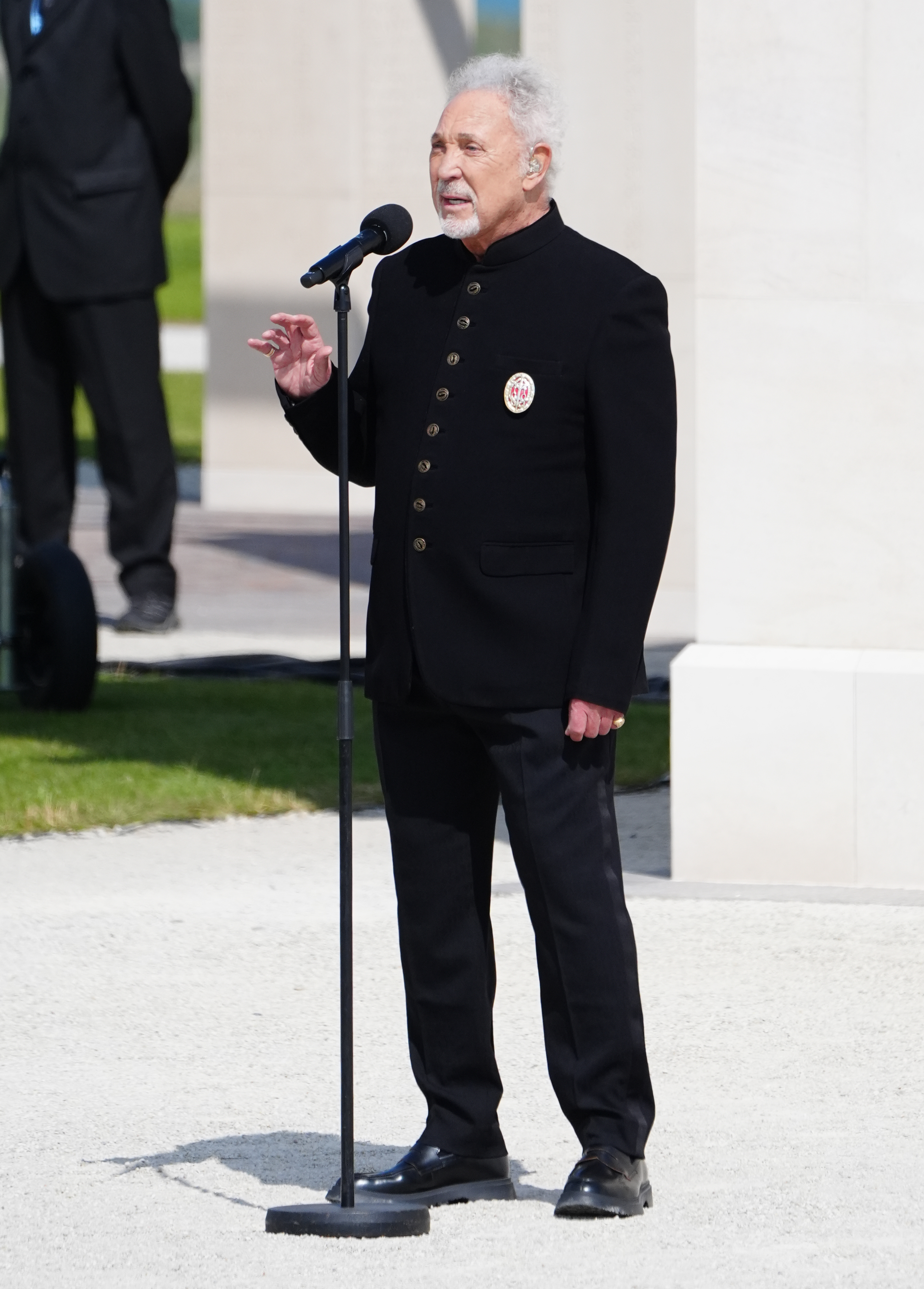 Sir Tom Jones cancels show at last minute after contracting infection