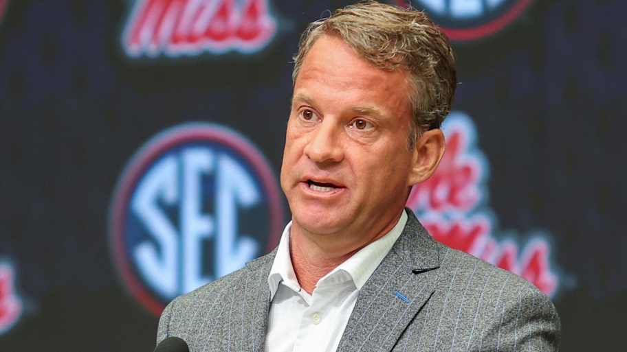 Lane Kiffin shares sweet moment with reconciled wife Layla before Ole ...