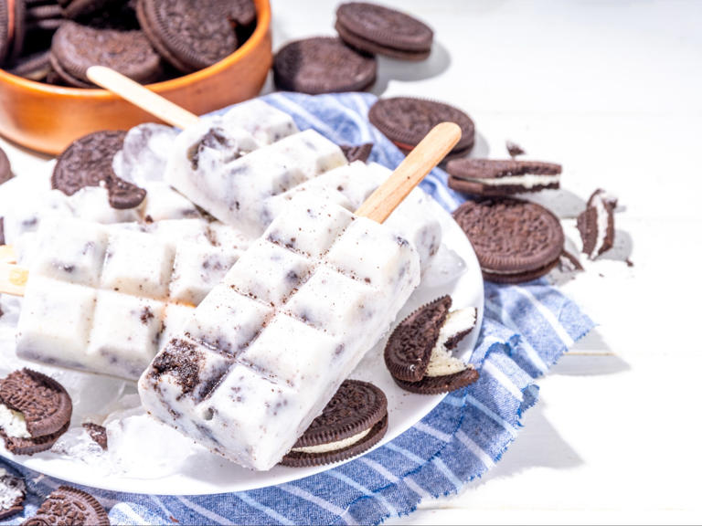 Domowe lody oreo zrobisz z dwóch składników. Ten deser to wakacyjny hit