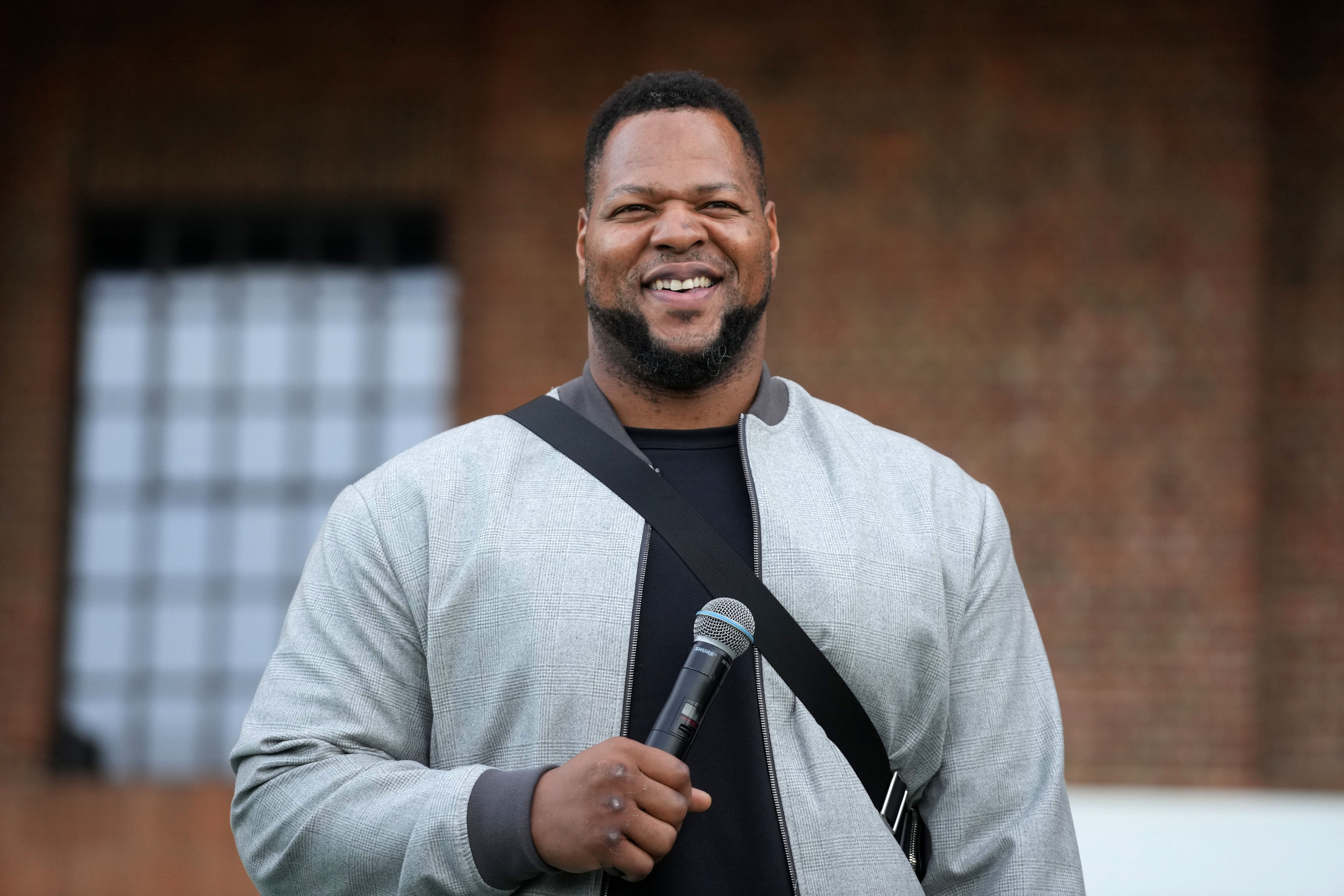 Ndamukong Suh calls out Lions for not paying him more than Matthew Stafford