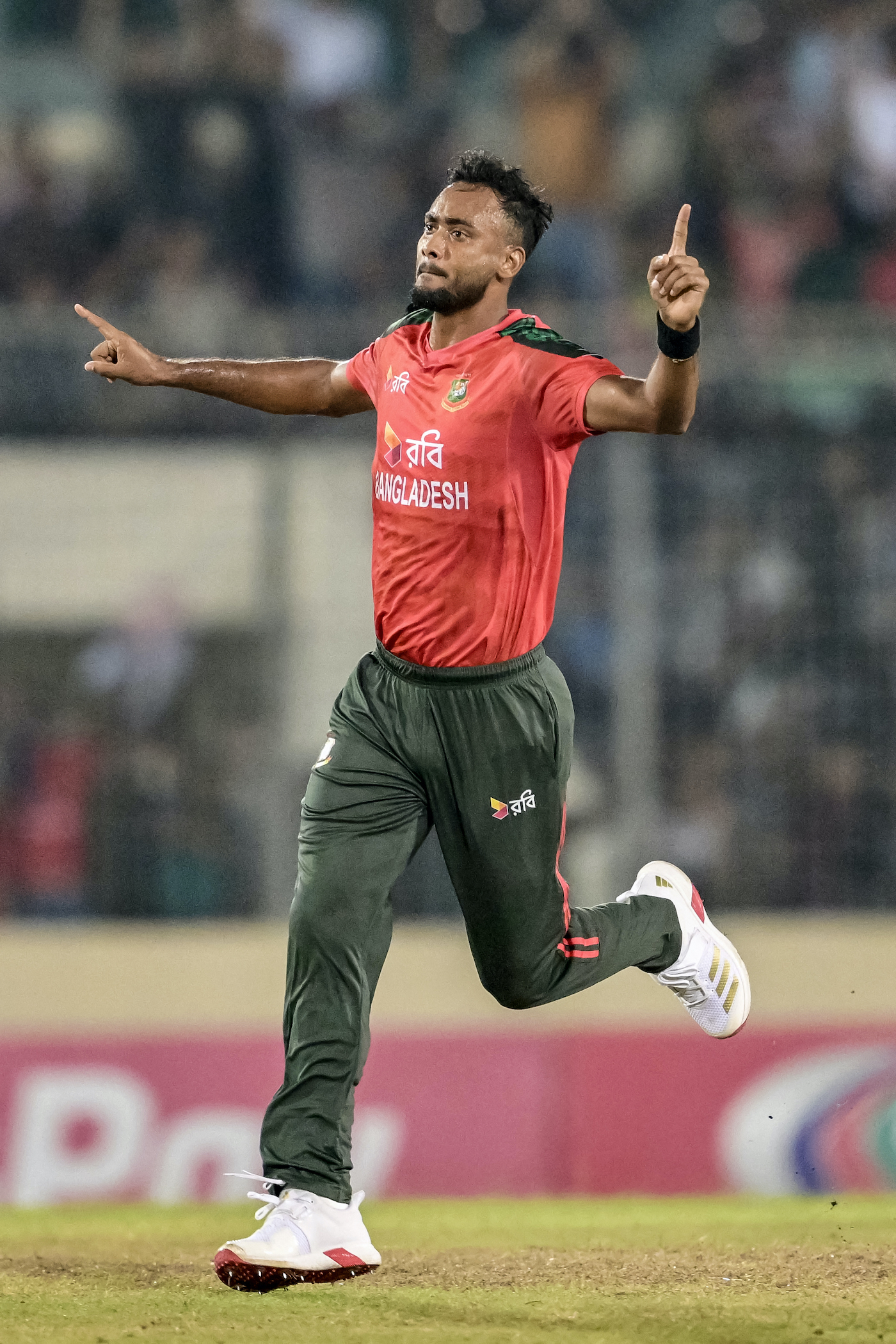 Sri Lanka bowl first; Shoriful replaces Taskin in Bangladesh XI