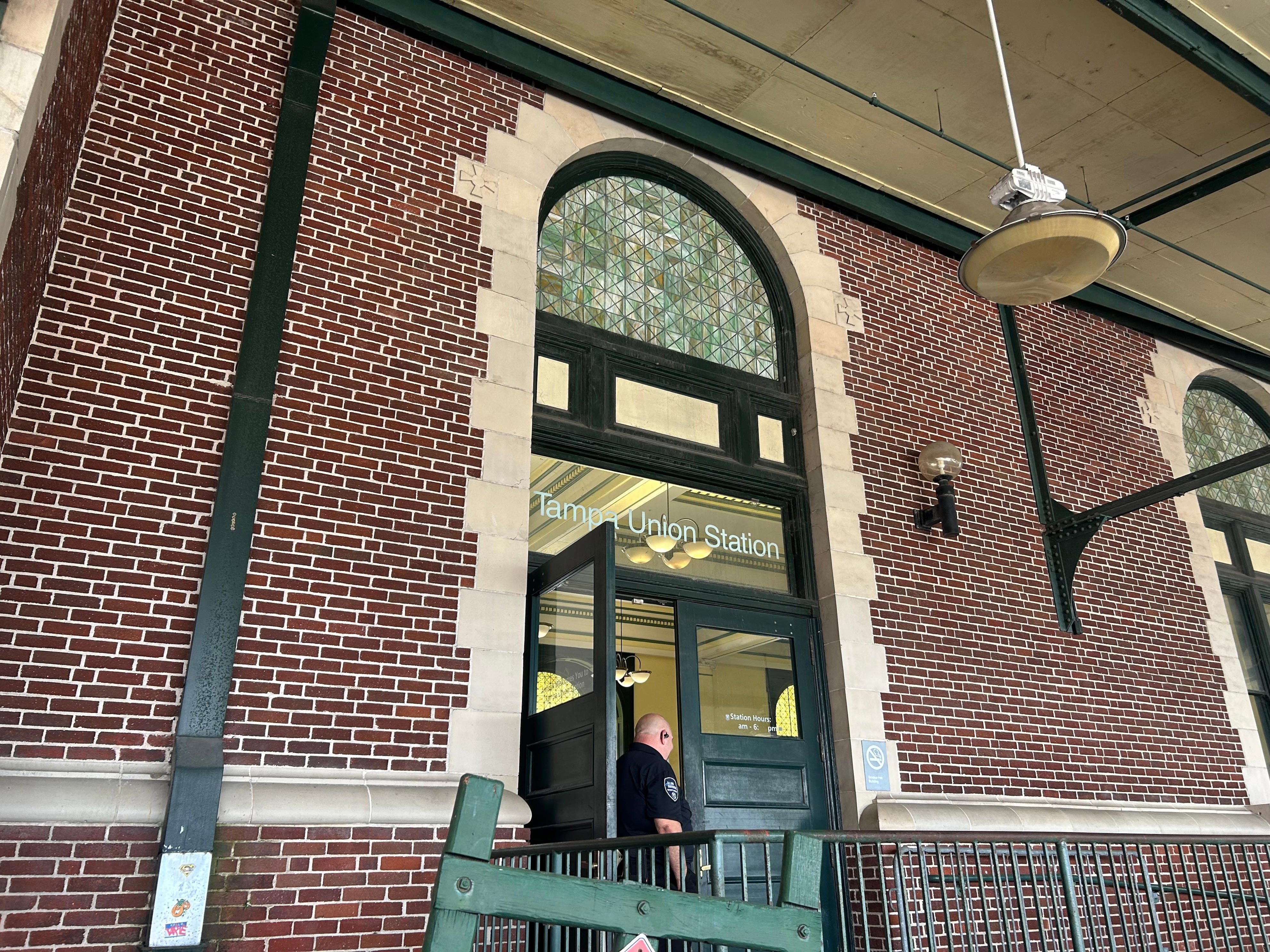 I traveled long-distance on Amtrak for the first time. These 10 things ...