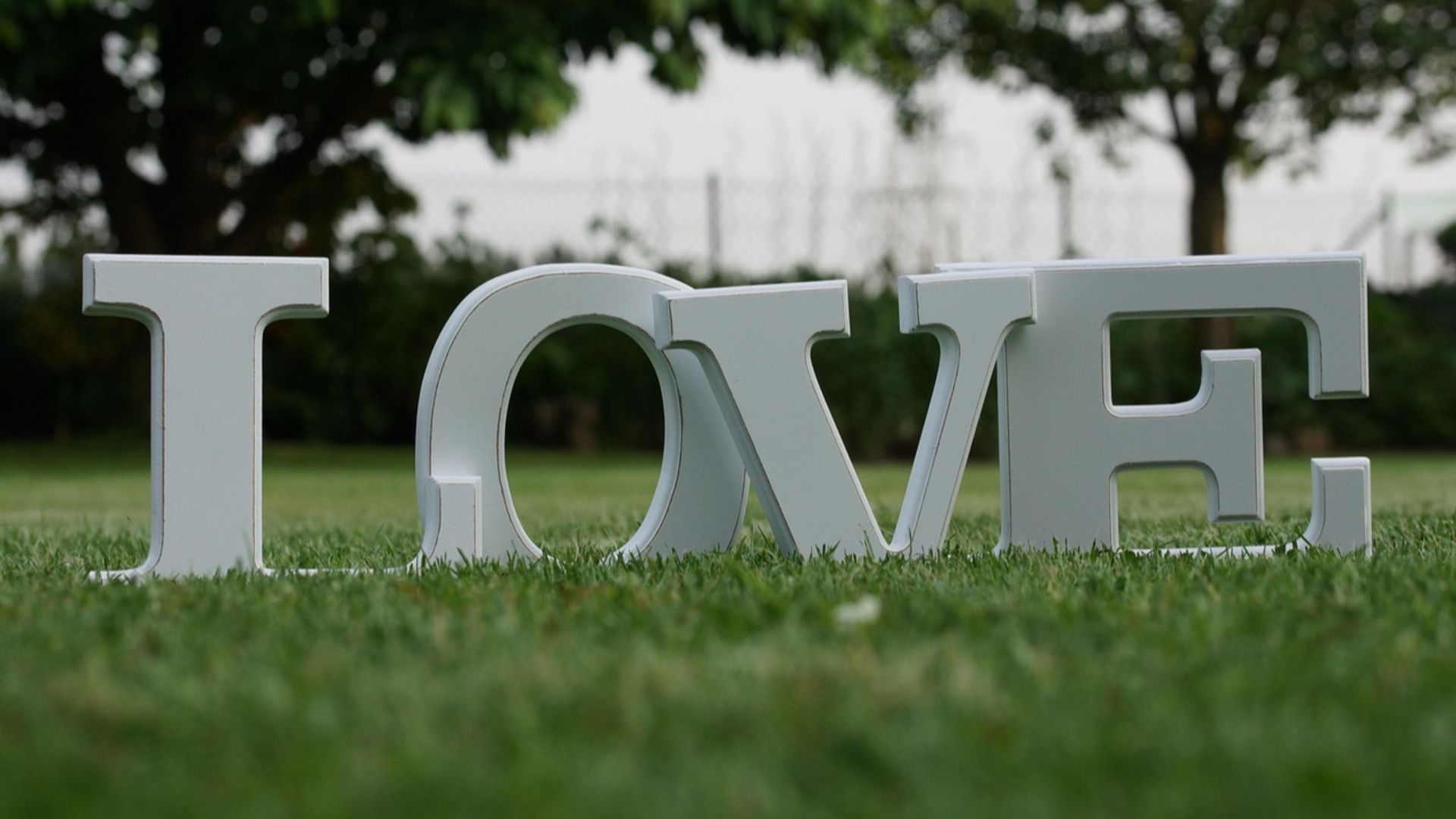 20 Small Acts That Keep Couples Happy