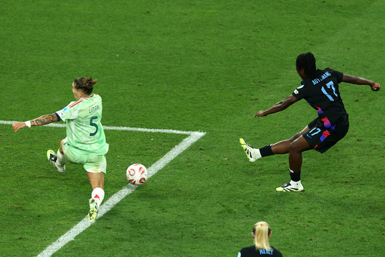 England vs Italy LIVE: Euro 2025 match stream, latest score and goal ...