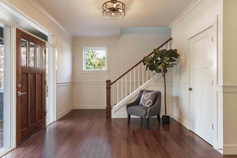 5 Entryway Décor Mistakes That Make a Bad First Impression