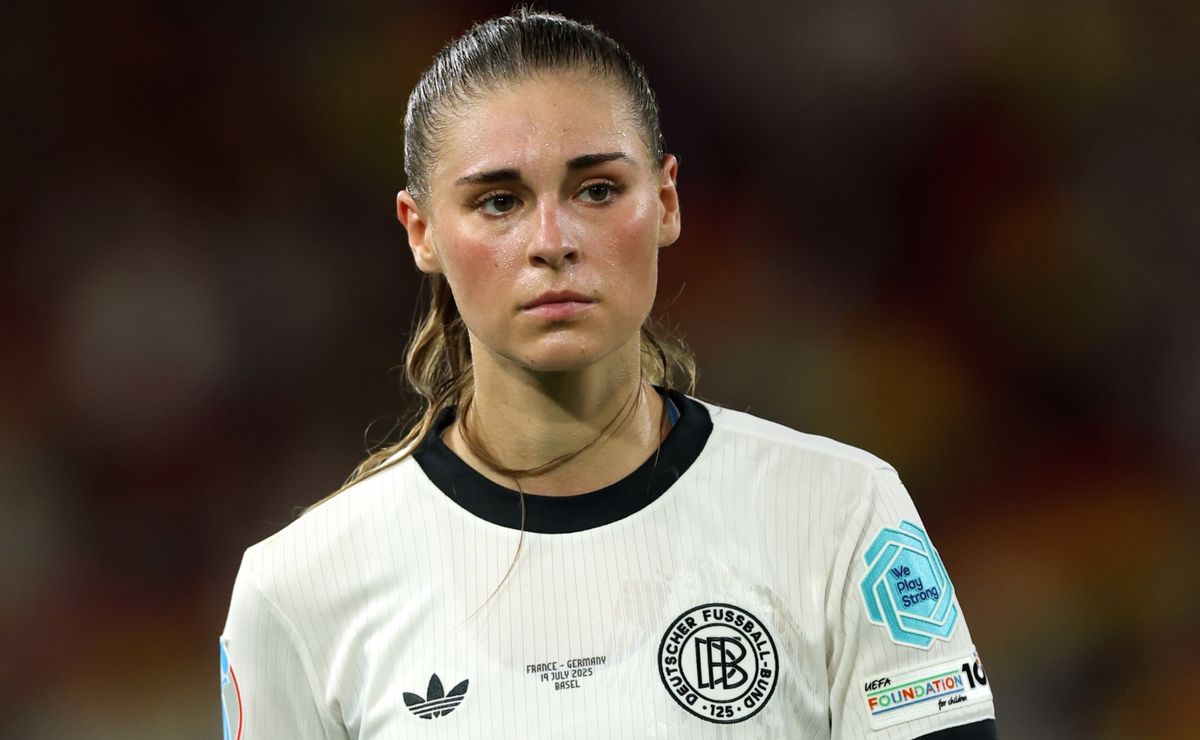 Jule Brand: German Soccer Star’s Age, Height, Career Stats, Jersey ...