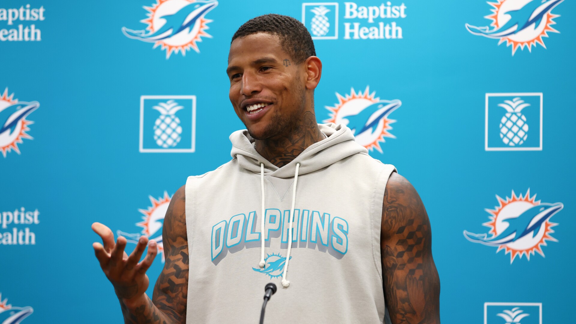 Dolphins place Darren Waller on PUP, sign OL Daniel Brunskill