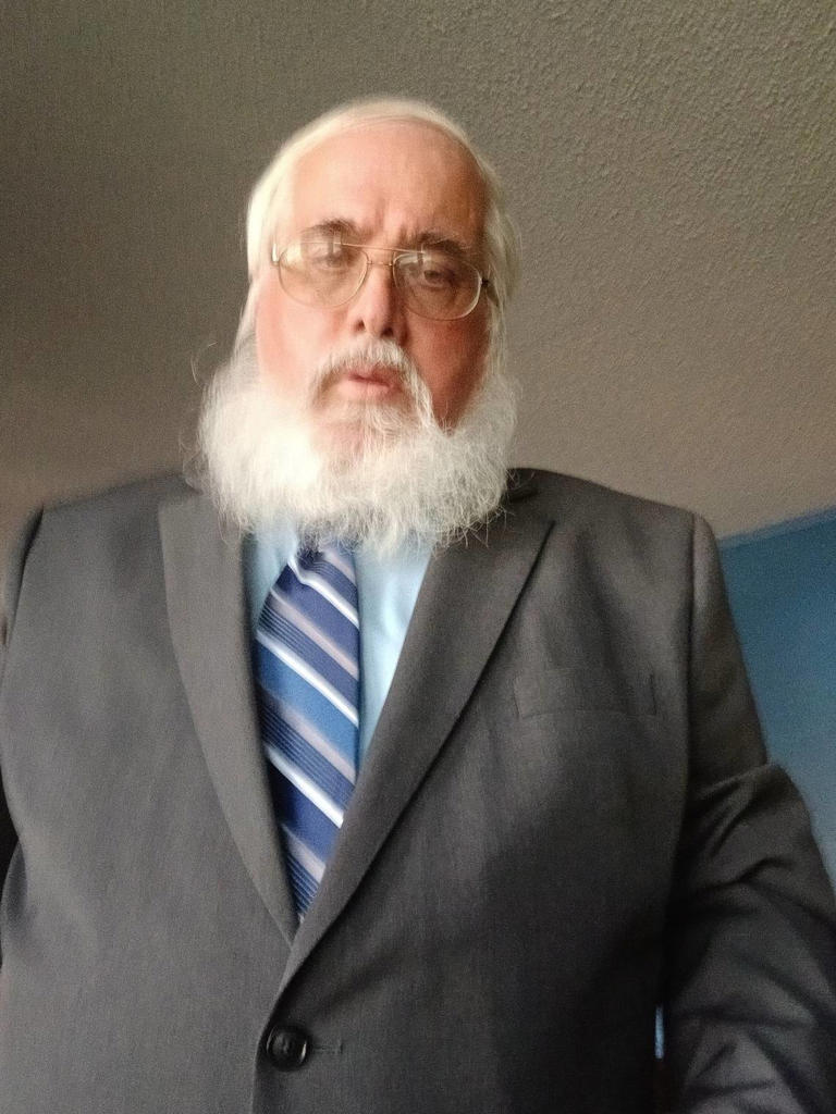 History prof and retired engineer campaign to unseat Kennewick schools VP