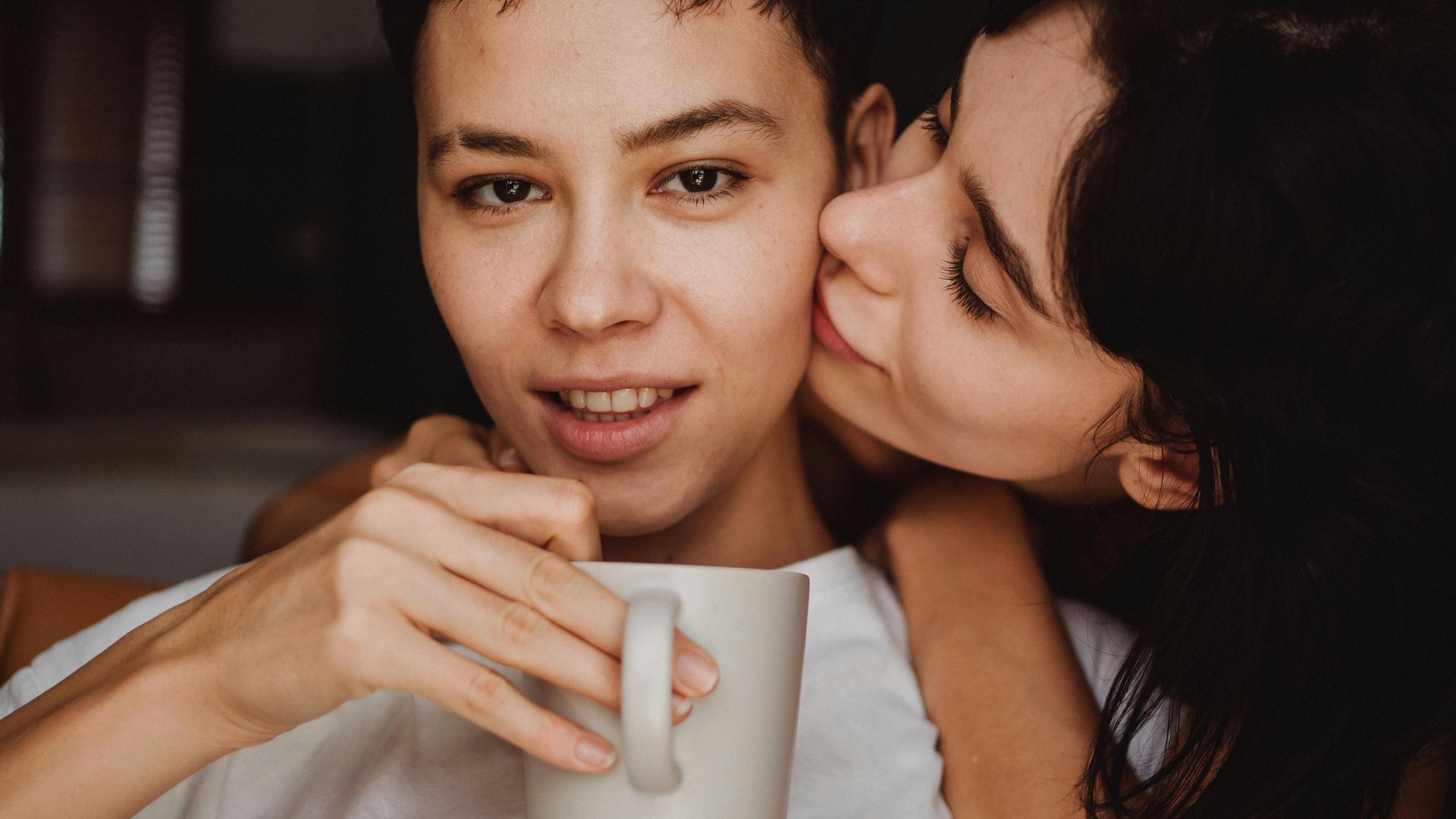 20 Small Acts That Keep Couples Happy