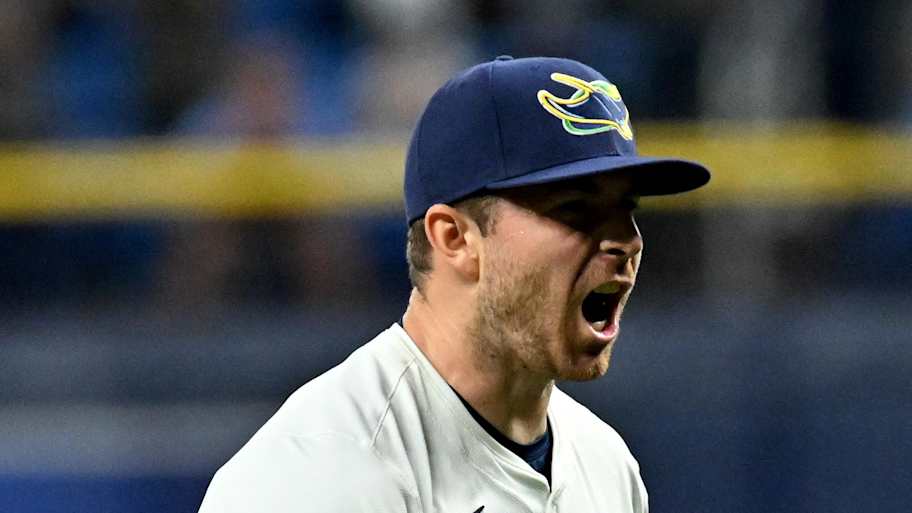 Hunter Bigge: 'Need To Do Million Nice Things' For Wife Casey After ...