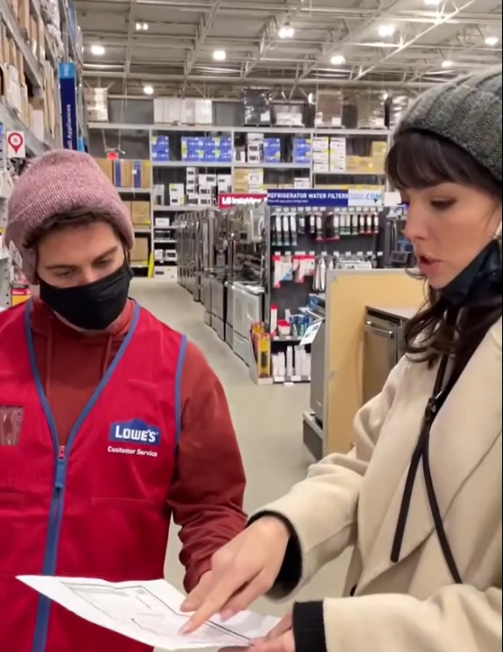 She Asked 3 Employees Before Realizing the Truth at Lowe’s