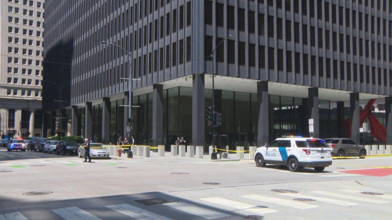 Armed man prompts Dirksen Federal Courthouse lockdown for several hours ...
