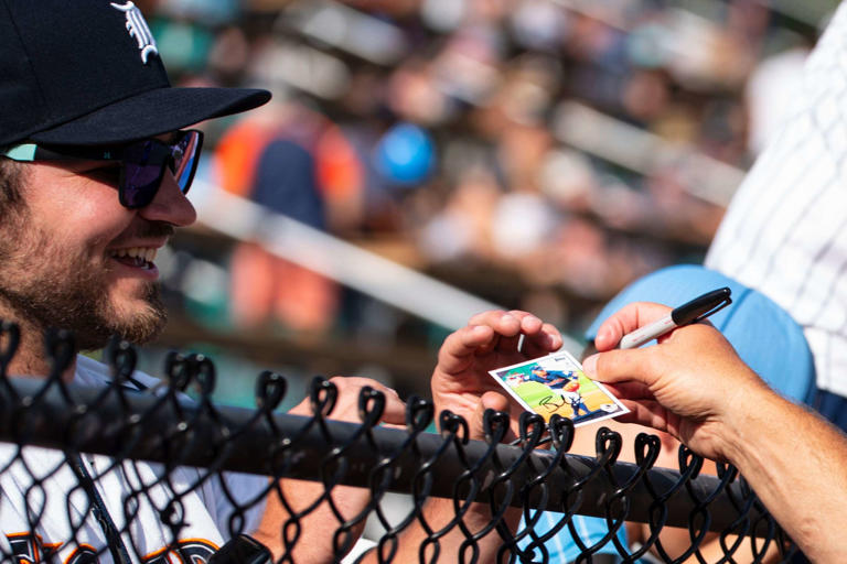 Retired Detroit Tigers legend coaches Kalamazoo Growlers for a day