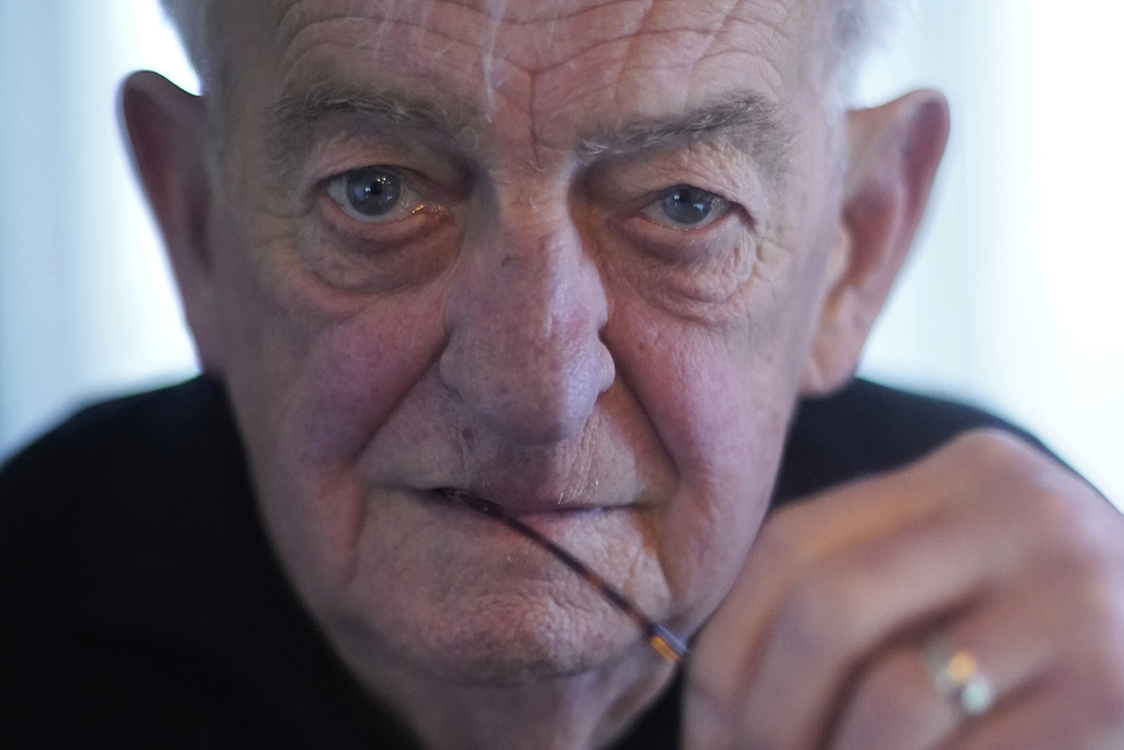Award-winning AP photographer Bob Daugherty captured history with speed ...