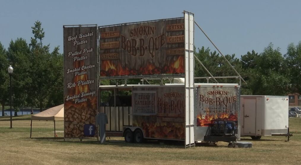 Two festivals prepare for hot opening day, urge the public to stay hydrated