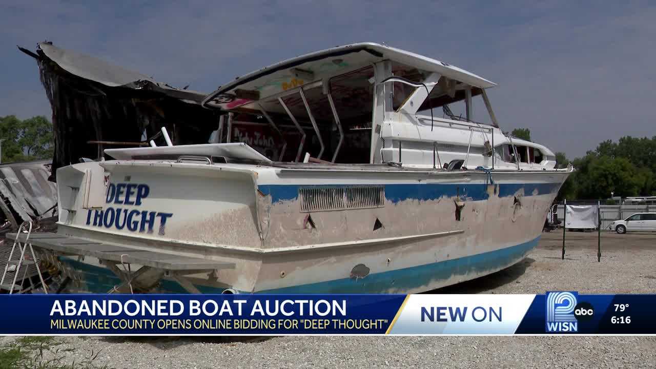 Abandoned boat on Milwaukee's lakeshore up for auction
