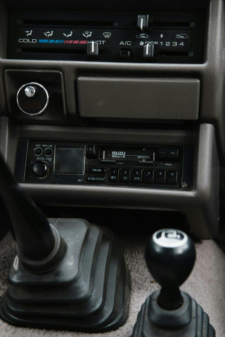 20 Old Car Features We Miss