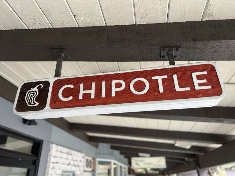 Chipotle earnings: Company expected to report 2nd straight sales ...