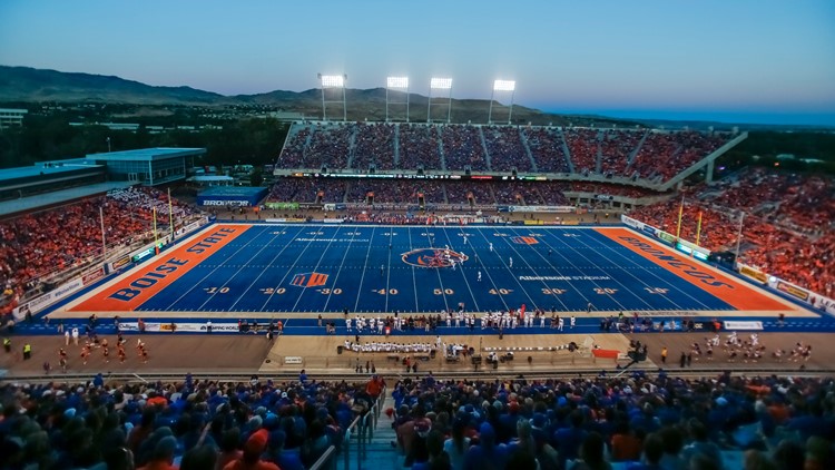 Boise State's blue turf vies for third straight 'Best Attraction' win ...