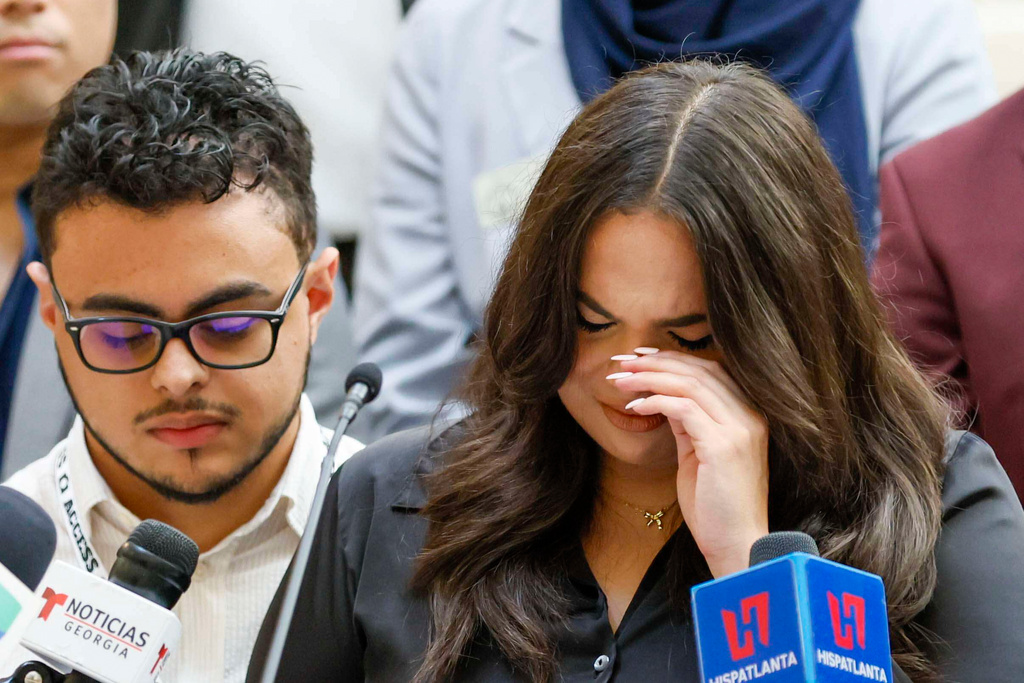 Family, supporters urge release of Spanish-language journalist in ICE ...