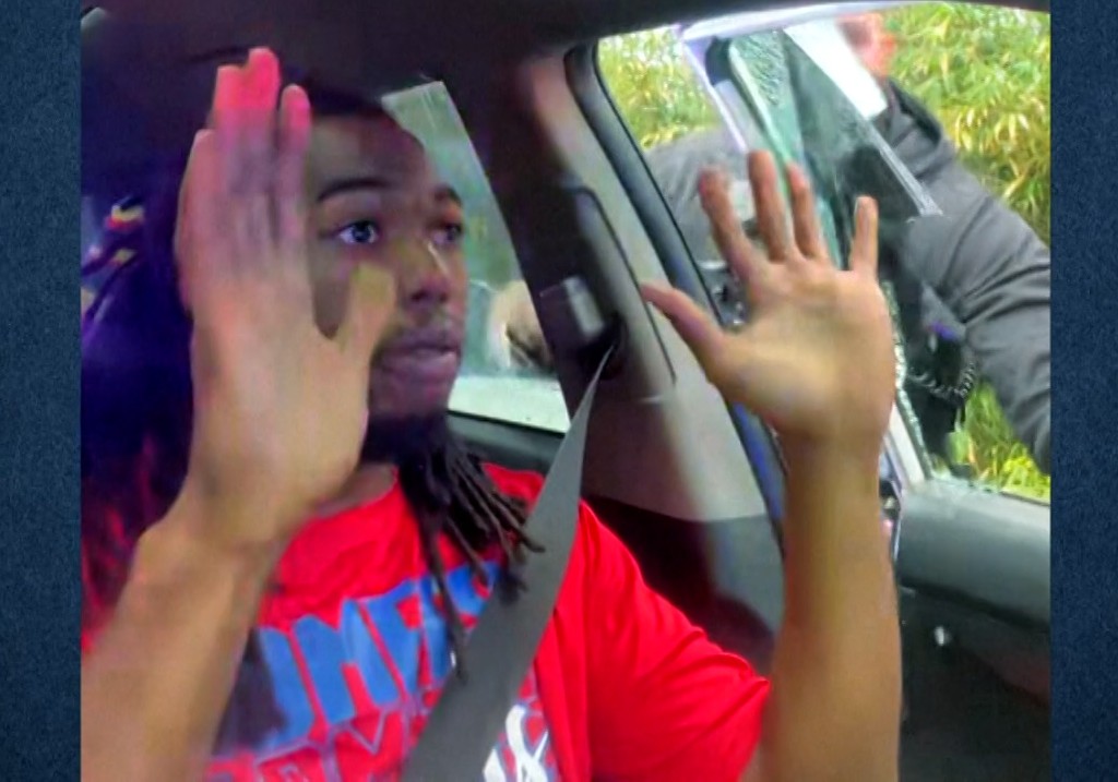 Florida police officer seen punching, dragging man during traffic stop ...