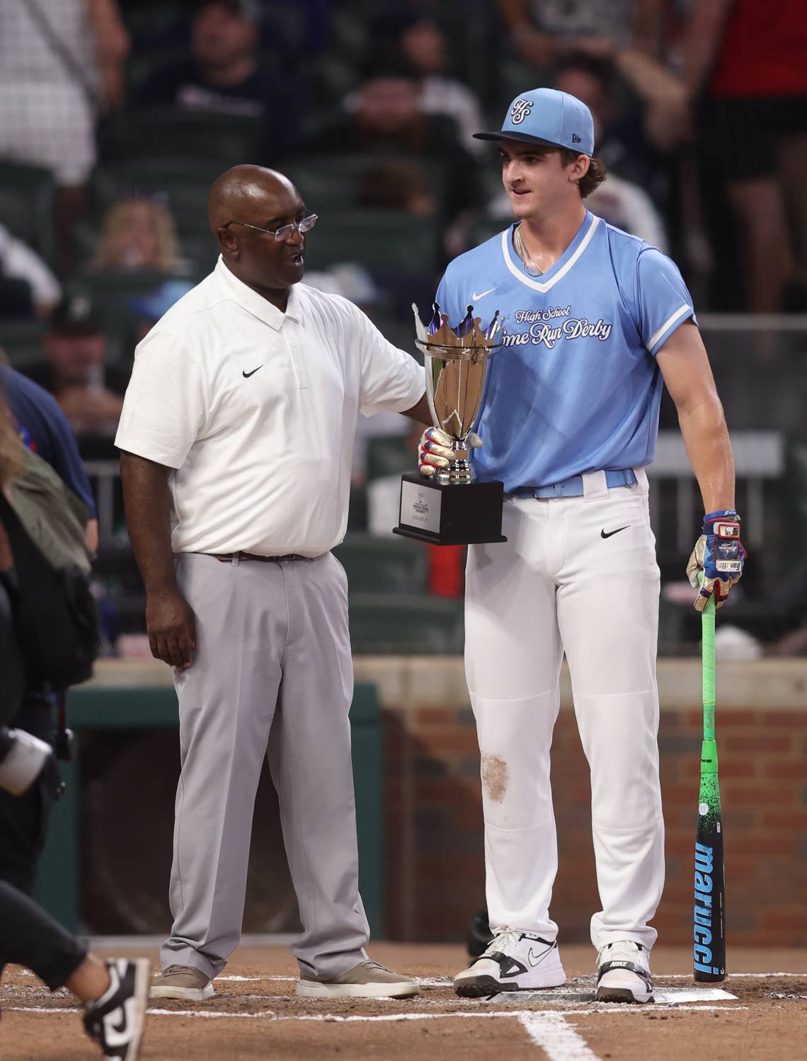 Kansas athlete won MLB's high school home run Derby with 50,000 people ...