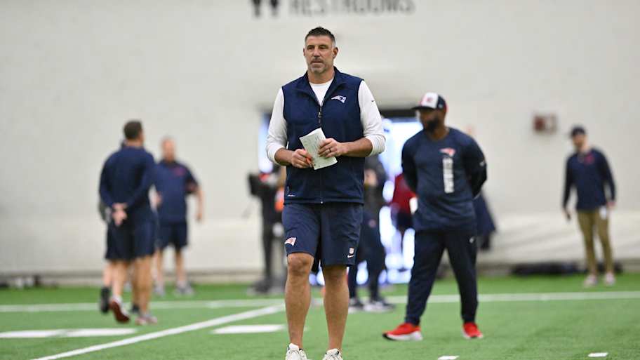 Patriots' Mike Vrabel Provides Update on DC Status
