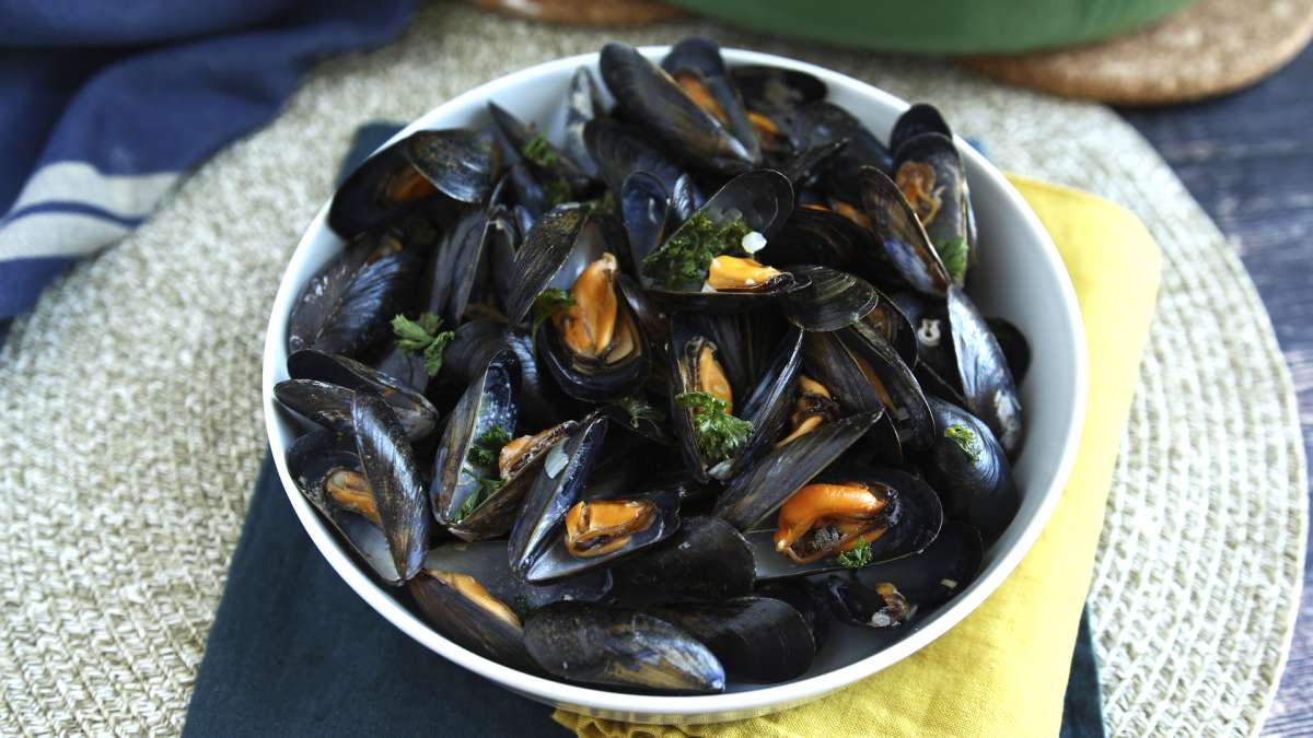 Master mussel prep: 3 steps to clean them like a chef