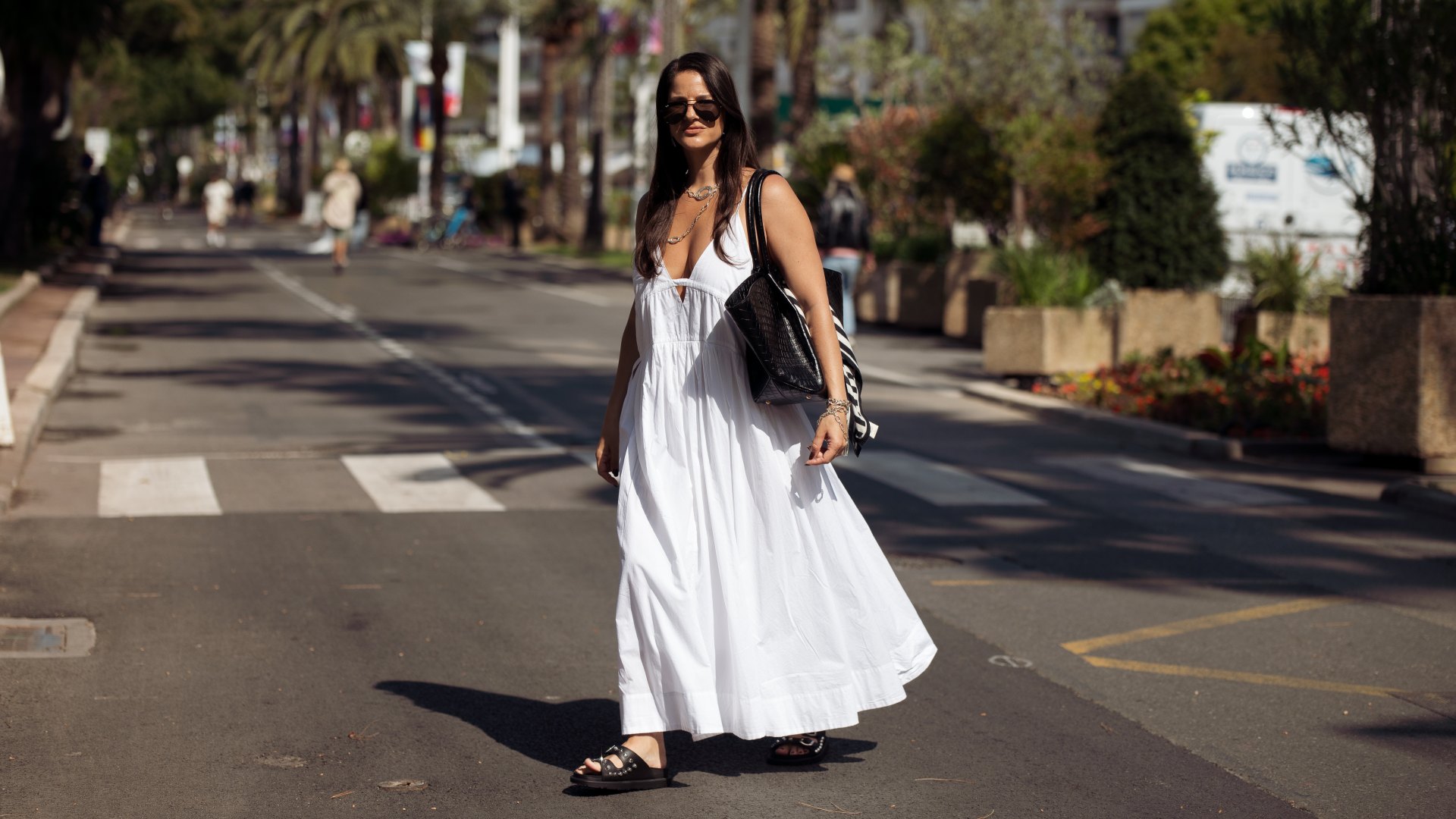 17 Loose Dresses That Flatter Your Waist Better Than Bodycon - Starting ...