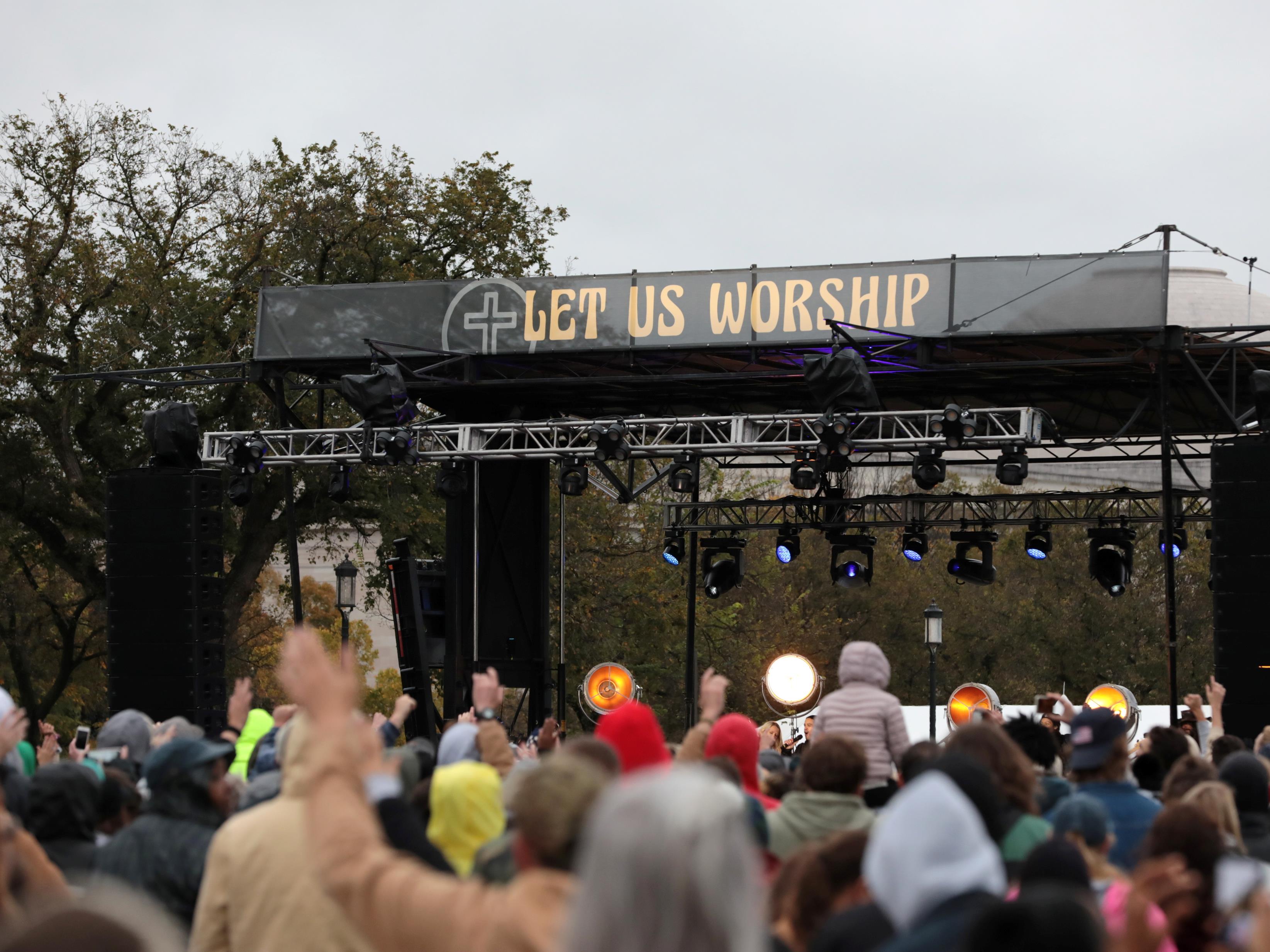 Concert d’un chanteur MAGA : Moncton et Charlottetown disent aussi non