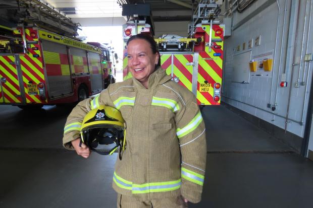 New Zealand bartender follows dream of becoming firefighter 11,000 ...