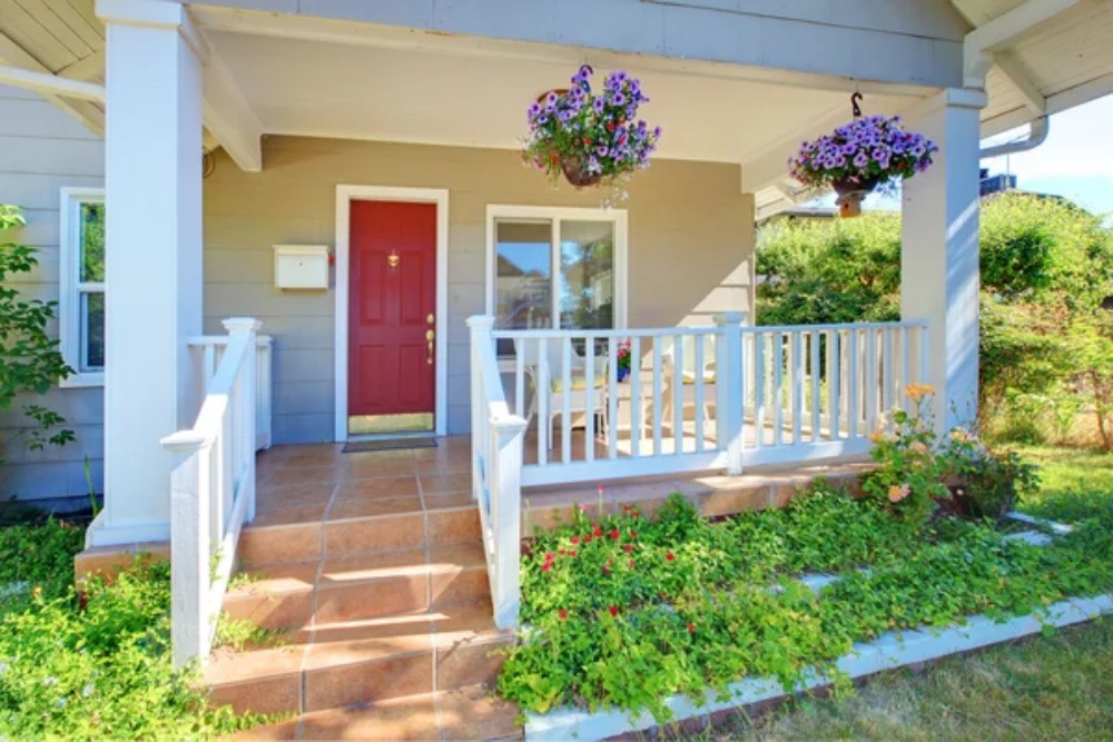 18 Porch Decor Ideas With Old-School Charm