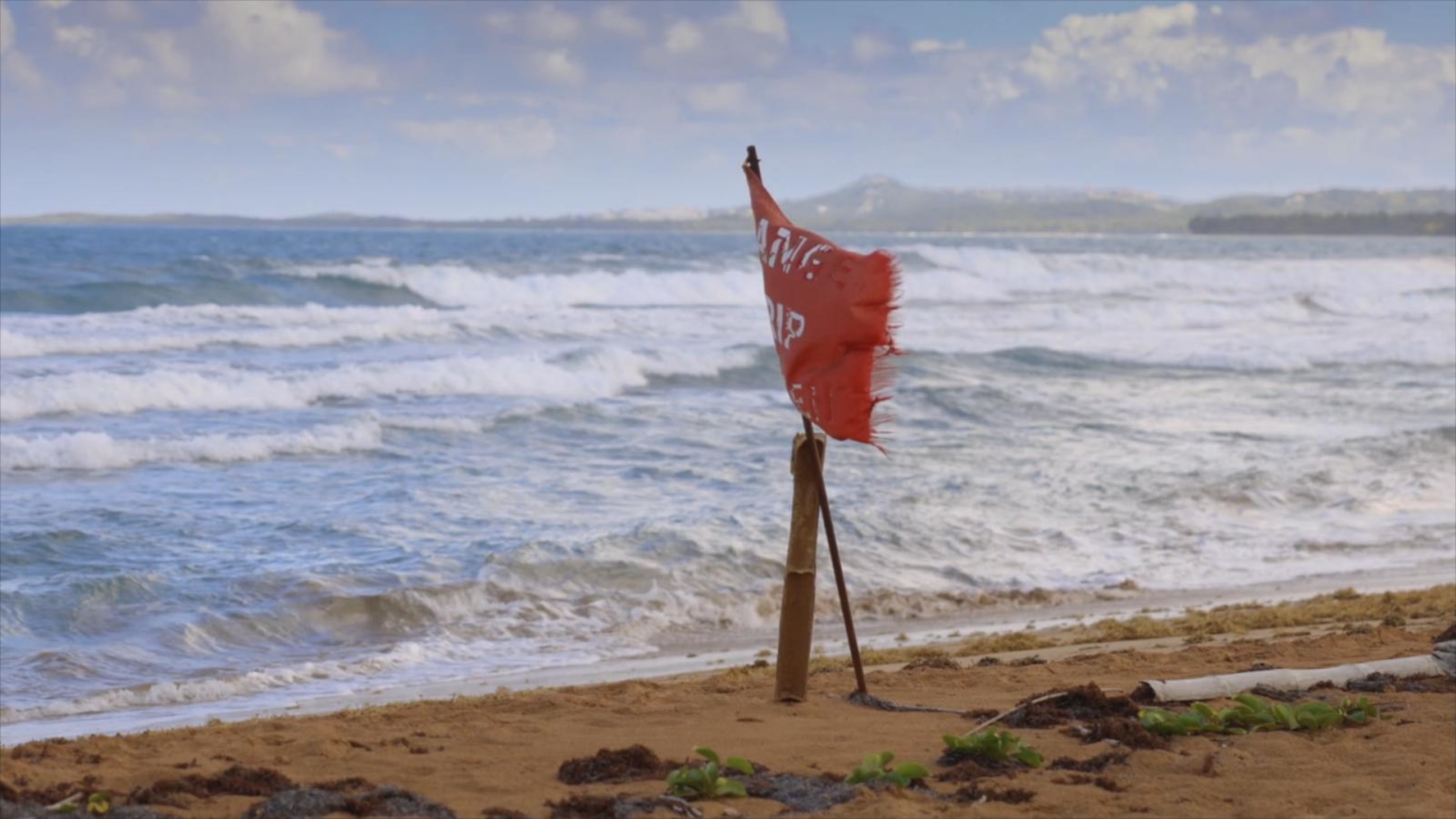 Lifeguard shares tips to stay safe in a riptide