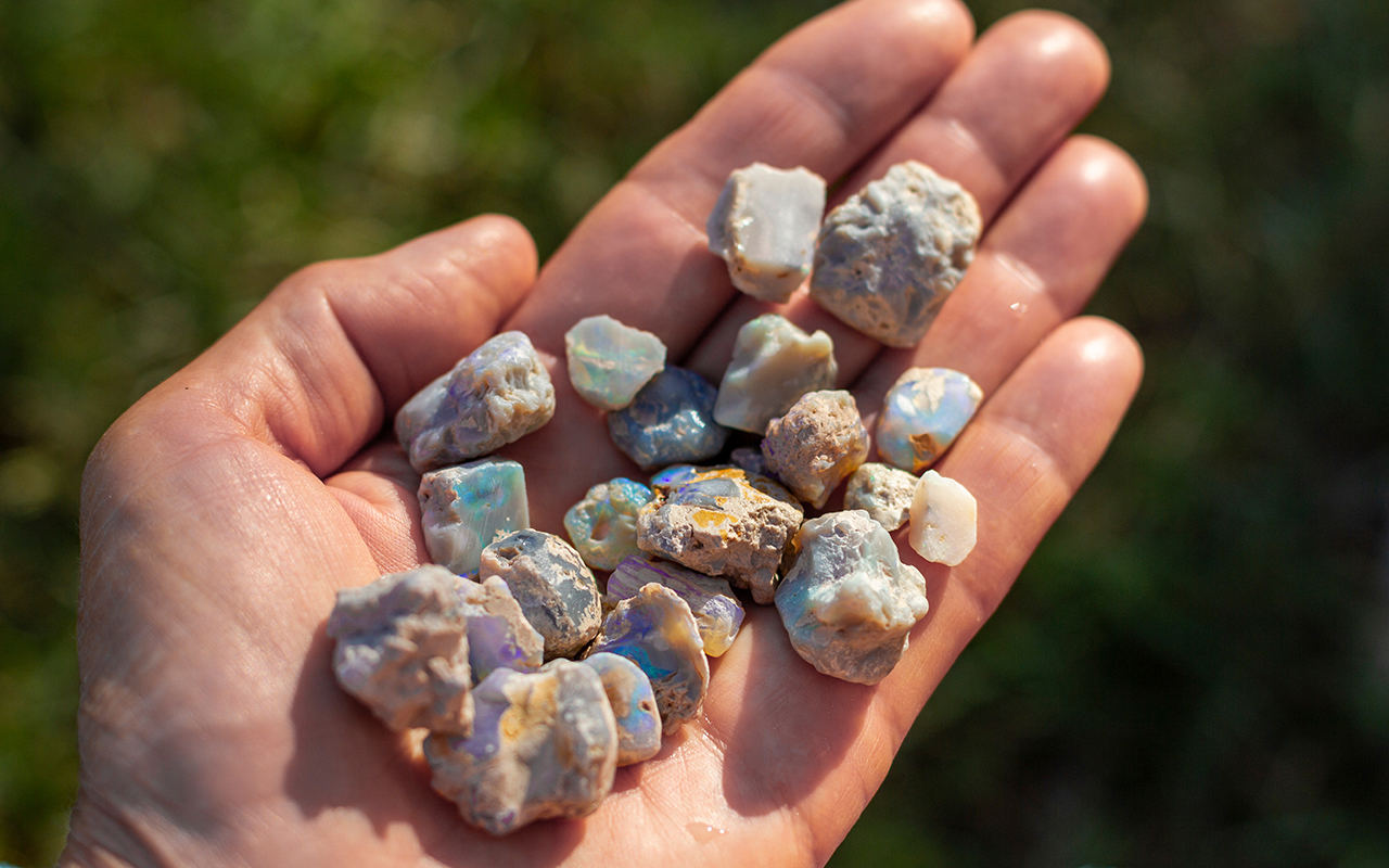 Unearth hidden riches: Must-visit gem mining sites in the US