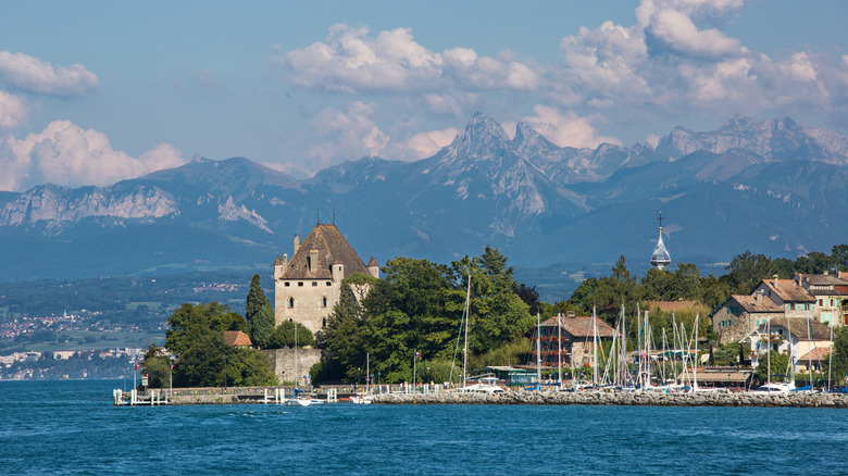 Nestled Between Geneva And Bern Is France's Fairytale Lakeside Town ...