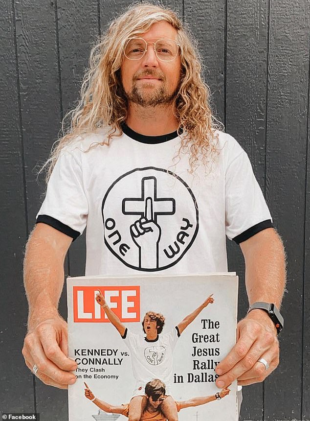 Furious liberal lawmaker demands musician is banned from SINGING over ...