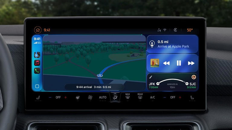Apple Was Quietly Hiding The Best CarPlay Feature In Plain Sight