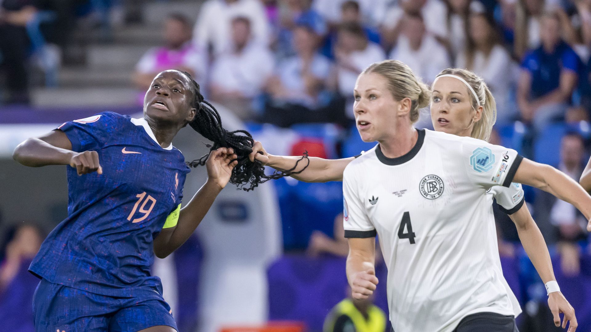 EM 2025: Kathrin Hendrich sah Rot fürs Zopfziehen – und könnte dennoch ...