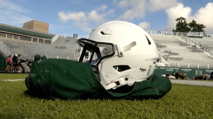 UH Football must earn helmet decals in new tradition