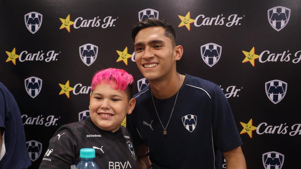 Aficionados conviven con jugadores de Rayados en Carl's Jr. de Garza ...