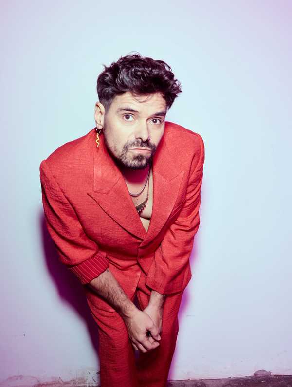 Jonas Sá usa ‘Deus’ para anunciar o álbum ‘_MNSTR_’, previsto para agosto