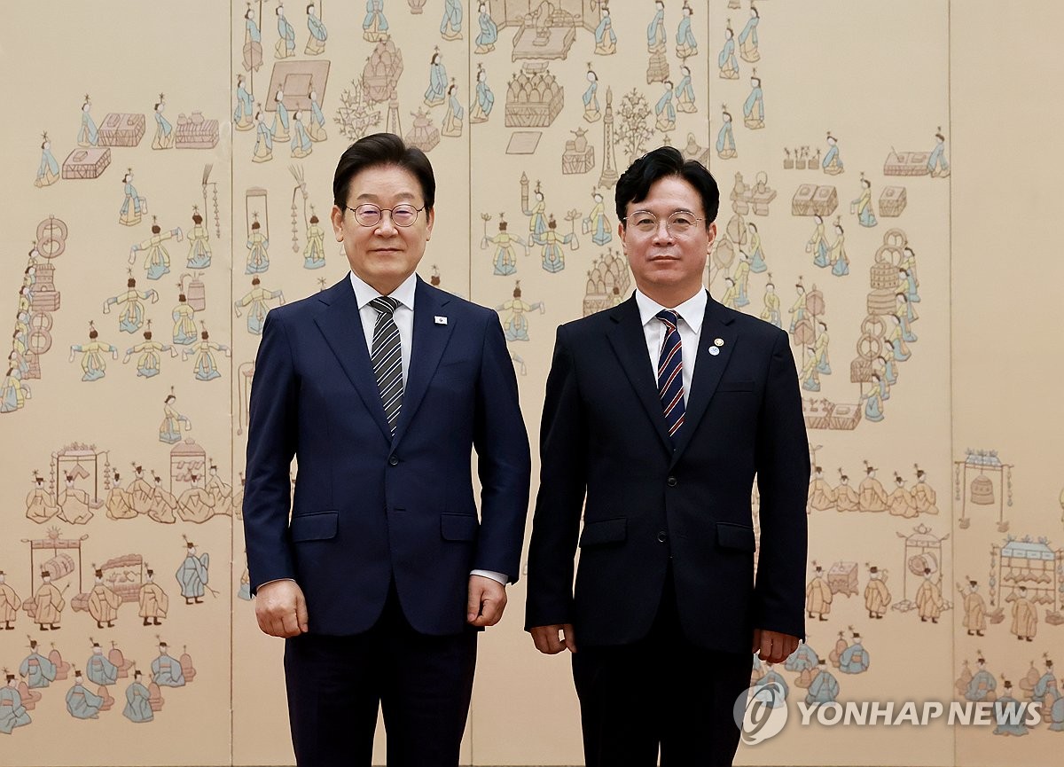 Labor Minister Kim Young-hoon