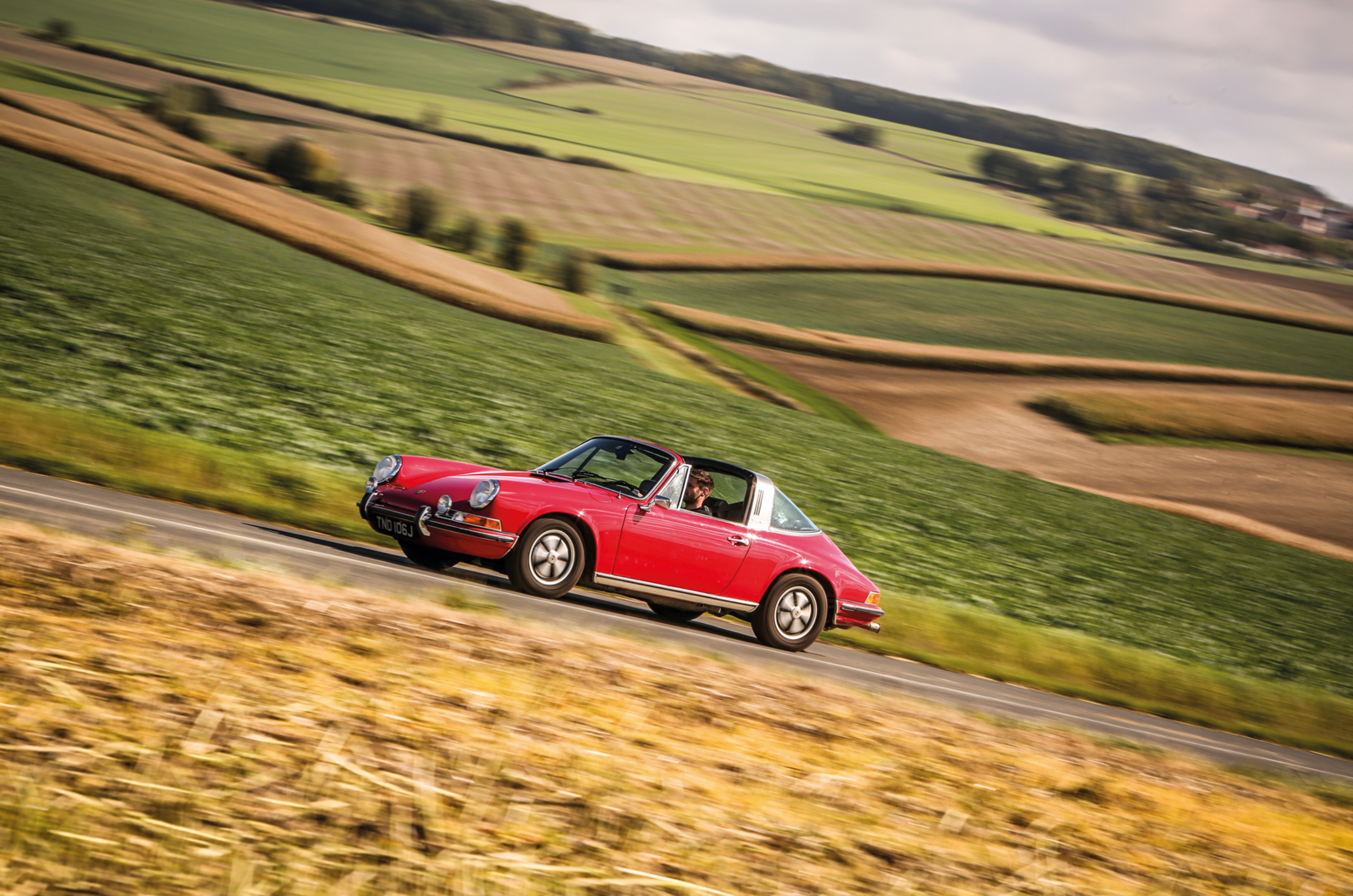 16 auto d'epoca con targa