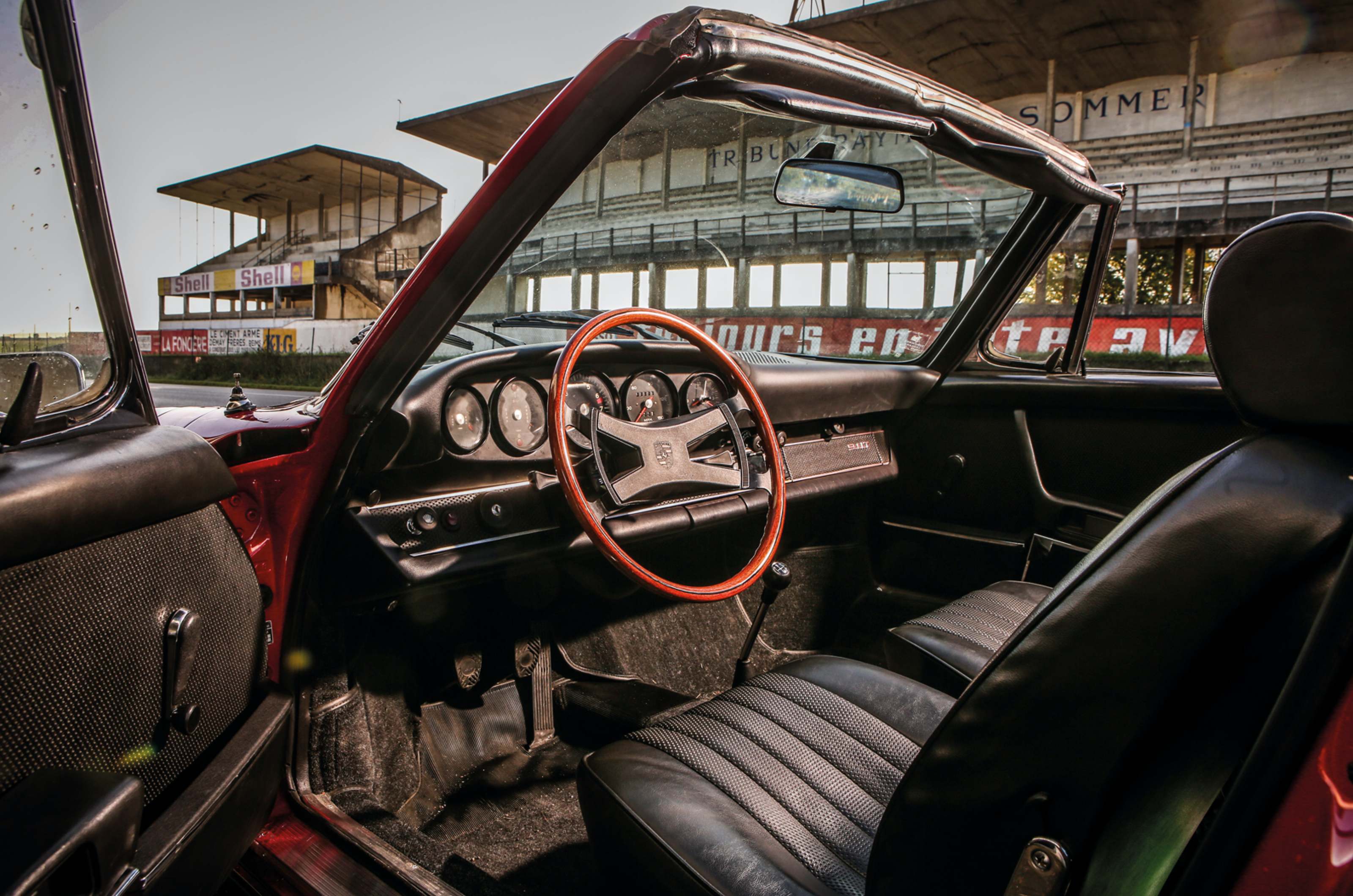 16 auto d'epoca con targa