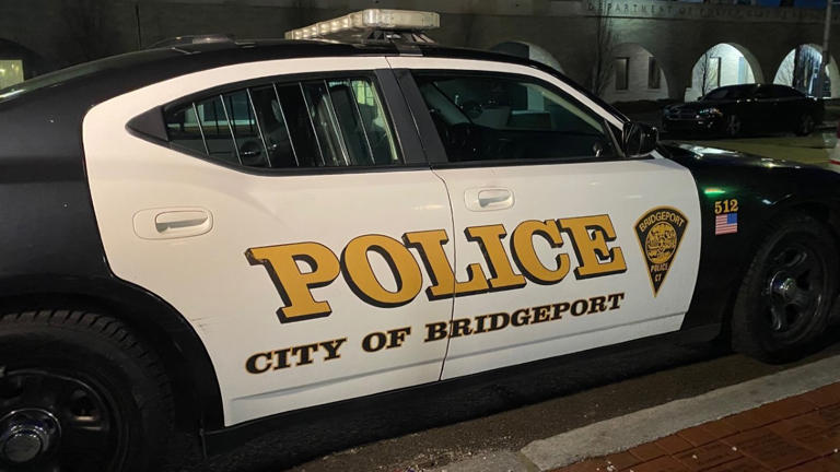 Man dead after car crash in Bridgeport, Conn.