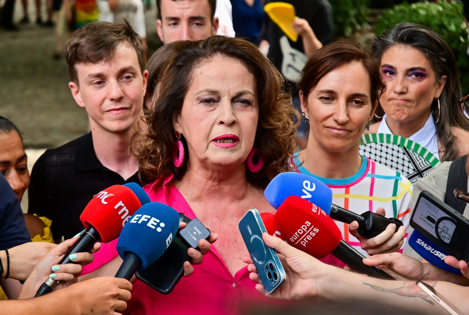 Trans senator defies court ruling at Gatwick toilets