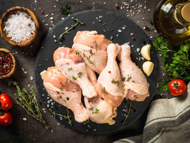 Por qué el pollo en México es amarillo: ¿pintura artificial o un ...