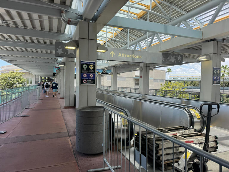 Moving Walkway Temporarily Closed at Universal Orlando Resort Parking ...